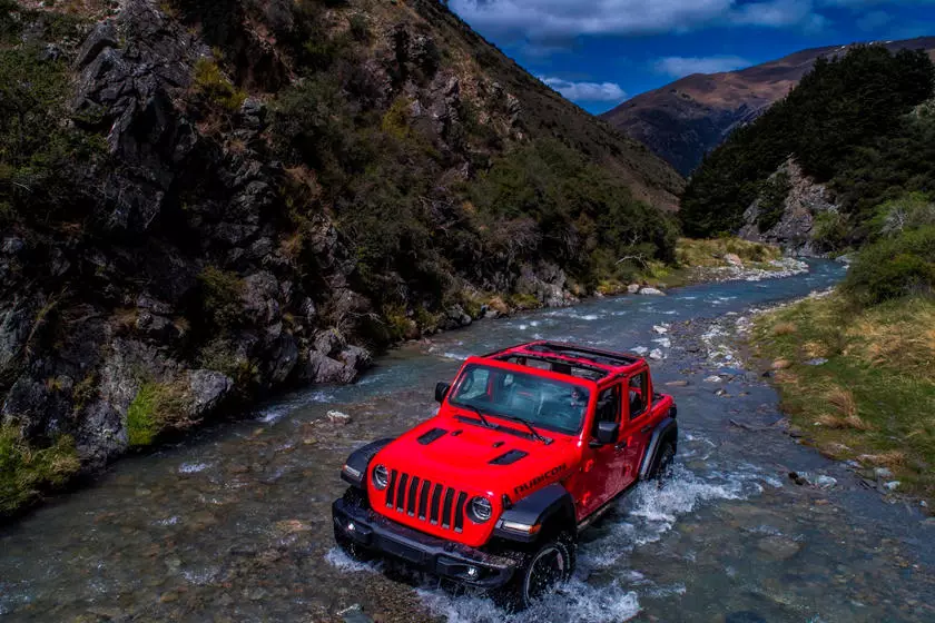 2018-2020 Jeep Wrangler การขับขี่แบบไม่จำกัดมุมมองด้านหน้า