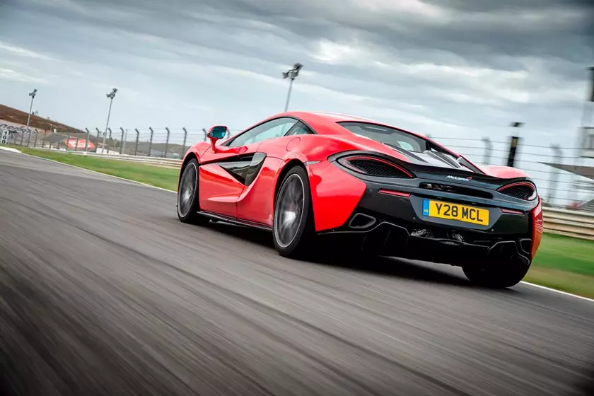 2016 McLaren 570S पहिलो ड्राइभ समीक्षा: तपाईं मद्दत गर्न सक्नुहुन्न तर यो कारलाई माया गर्नुहोस् 60151_24