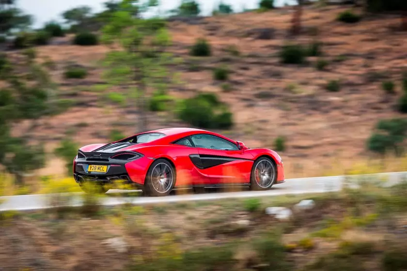 Преглед на првиот погон на McLaren 570S од 2016 година: Не можете да го сакате овој автомобил 60151_29