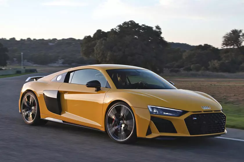 2020-2022 Audi R8 કૂપ ફ્રન્ટ વ્યૂ ડ્રાઇવિંગ