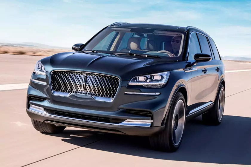 2020 Lincoln Aviator Front View Driving