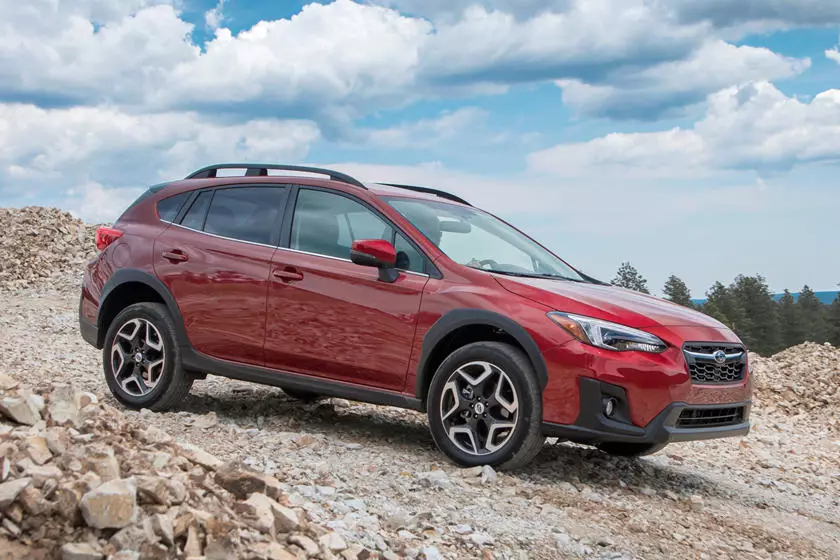 Vista lateral dereita do Subaru Crosstrek 2018-2020