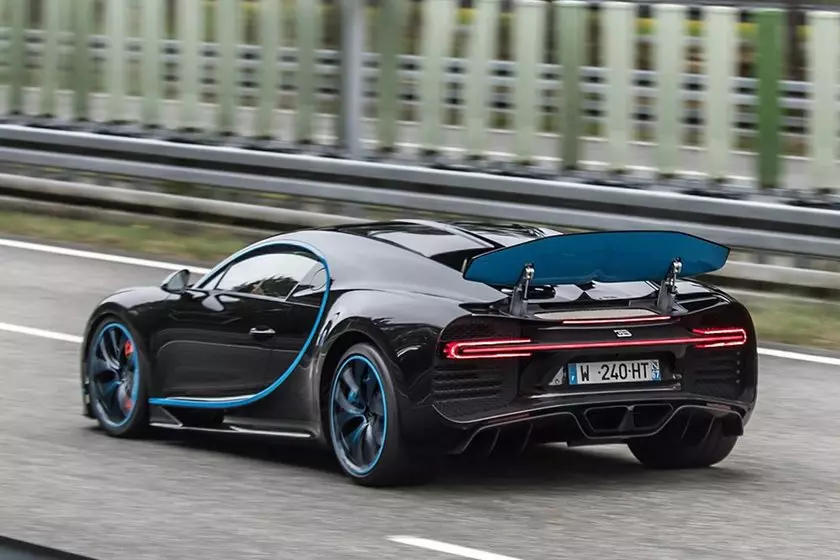 В этом году Bugatti поставила много Chiron богатым людям 60647_3