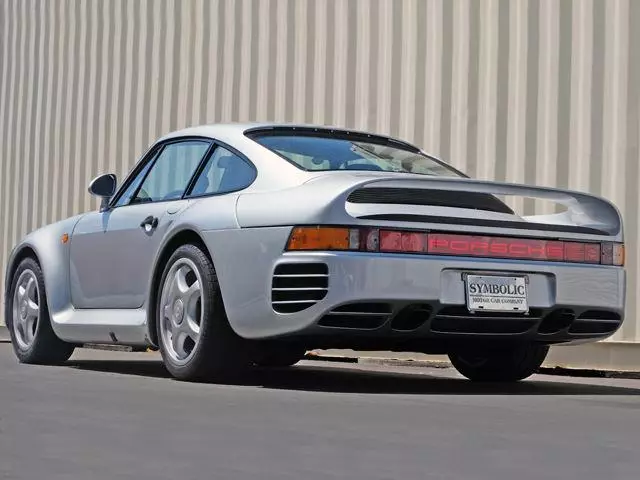 Бұл сирек кездесетін Porsche 959-ды тұзаққа түсіру үшін 777 777 доллар жеткілікті ме? 60669_1