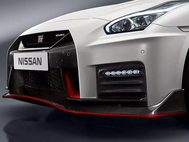 ניסאן GT-R Nismo 2017 עולה 25,000 דולר יותר מדגם השנה שעברה 60731_3