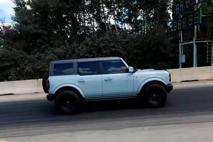 Пазадарожнік Drag Race: Ford Bronco Vs. Джып Wrangler 60939_4