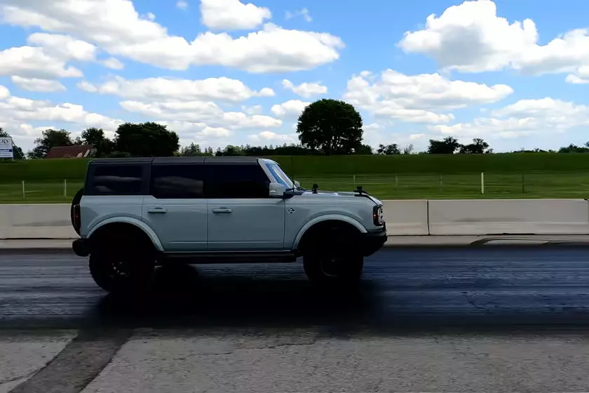 Пазадарожнік Drag Race: Ford Bronco Vs. Джып Wrangler 60939_7