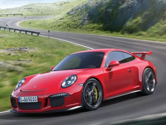 Pasiruoškite naujiems „Porsche 911“ varikliams, kurių kai kuriems puristams nepatiks 61232_4