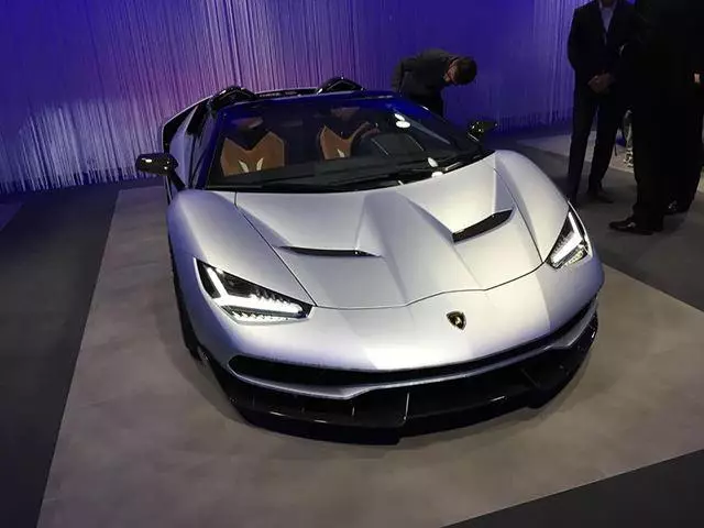 Tikuwona Lamborghini Centenario Roadster Akupanga Kuphulika Ku Paris 61523_1