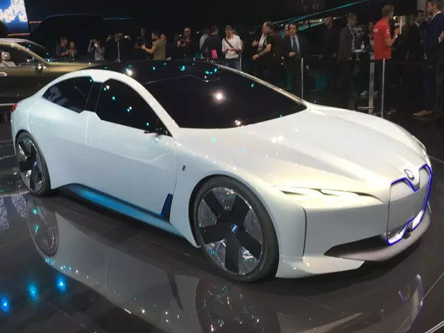 BMW i Vision Dynamics သည် အလွန်ကောင်းမွန်သော လျှပ်စစ်ဓာတ်အားပေးသော Gran Coupe ဖြစ်သည်။ 61729_1