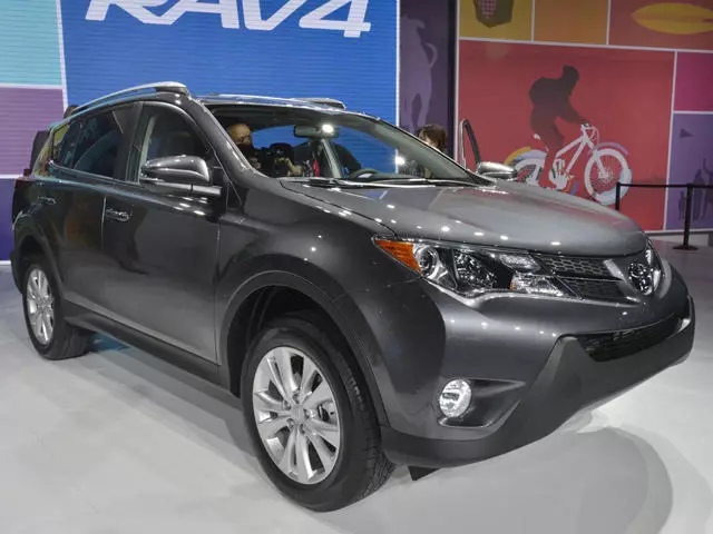 Le Toyota RAV4 2013 dévoilé à Los Angeles 61781_1