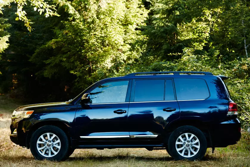 2016-2019 Toyota Land Cruiser Left Side View