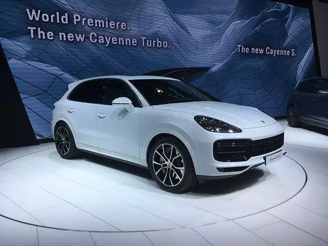 Новото Porsche Cayenne Turbo изглежда готово да порази конкуренцията на SUV 61884_1