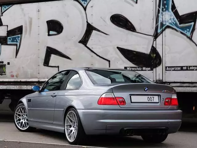 Na BMW e Tsosolosa The Legendary CSL Joalo ka Ts'ebetso e Phahameng M4? 61916_1