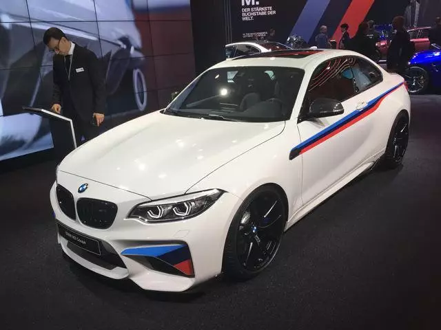 الرئيس التنفيذي لشركة BMW M يخبرنا أن جميع سياراتها ستصبح كهربائية بالكامل يومًا ما 62179_1