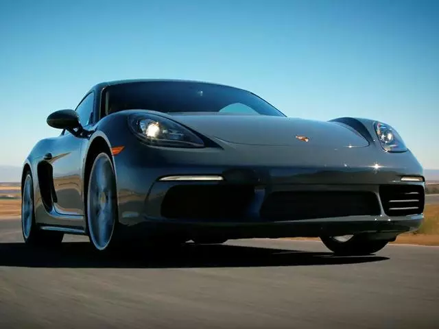 Може ли Porsche 718 Cayman S да извади от водата GT4 от предишното поколение? 62246_1