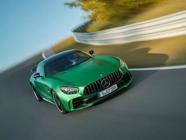 Dalilai 5 da yasa Sabon AMG GT R Zai Mafi Kyau Porsche 911 GT3 RS 62249_1