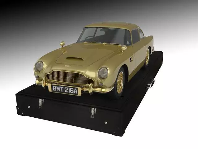 Позолоченный Aston Martin DB5 выставлен на аукцион 62488_1