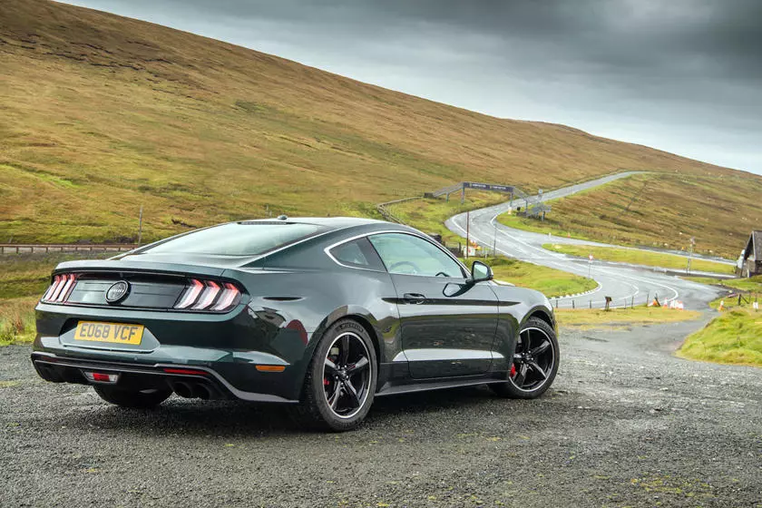 2019 -2020 Ford Mustang Bullitt Vista de Ângulo Traseiro