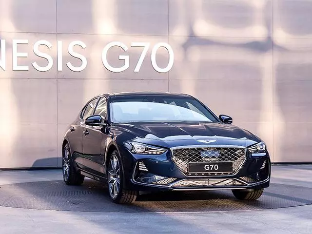 Genesis G70 သည် ဤနေရာတွင်ရှိပြီး BMW 3 Series Ass အချို့ကို ကန်ထုတ်ရန် အသင့်ဖြစ်နေပါပြီ။ 62555_3