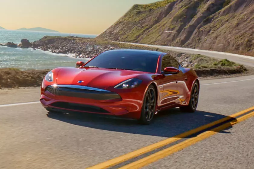 2020 Karma Revero GT ফ্রন্ট ভিউ ড্রাইভিং