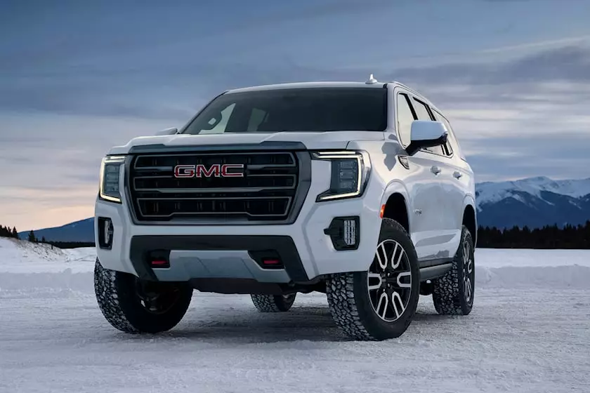 2021-2022 GMC Yukon Μπροστινή γωνιακή όψη