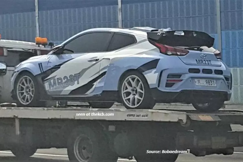 Hyundai Veloster N විශාල 300-HP ටර්බෝ එන්ජිමක් සමඟ ඔත්තු බැලුවා 62713_8