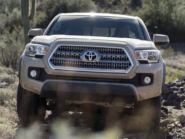 Toyota는 EPA가 상황을 어렵게 만들고 있기 때문에 Tacoma 디젤을 배제합니다. 62866_1