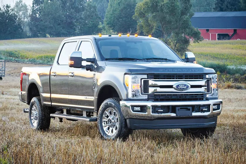 54 000 Ford F-250 un F-350 kravas automašīnu tiek izmeklētas par bojātām bagāžas nodalījuma durvīm 62939_4