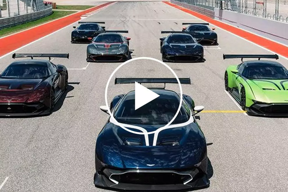 Žiūrėkite „Aston Martin Vulcans Tear Up Circuit Of Americas“.
