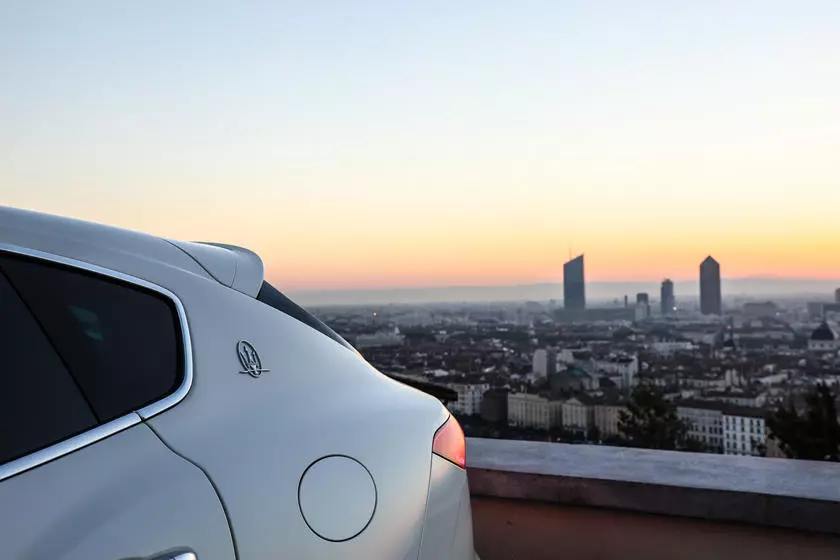 Memandu Maseratis Dari Paris Ke Monte Carlo: Perjalanan Penemuan 63056_35