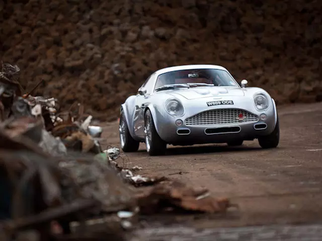 Evanta Aston Martin DB4 GT Zagato Recreation គឺជាស្នាដៃដ៏គួរឱ្យភ្ញាក់ផ្អើលមួយ។ 63289_1