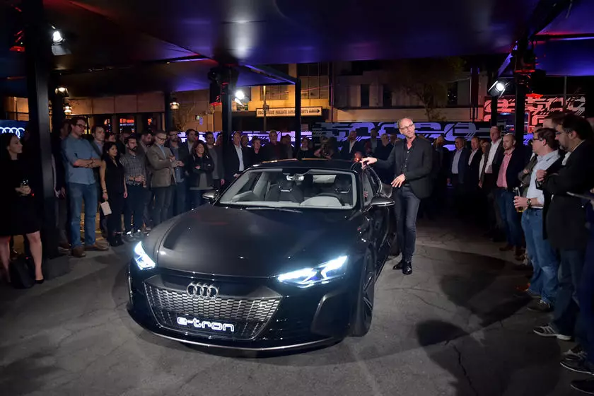 Mae Debut LA Audi e-tron GT Concept yn Barti Anferth 63354_23