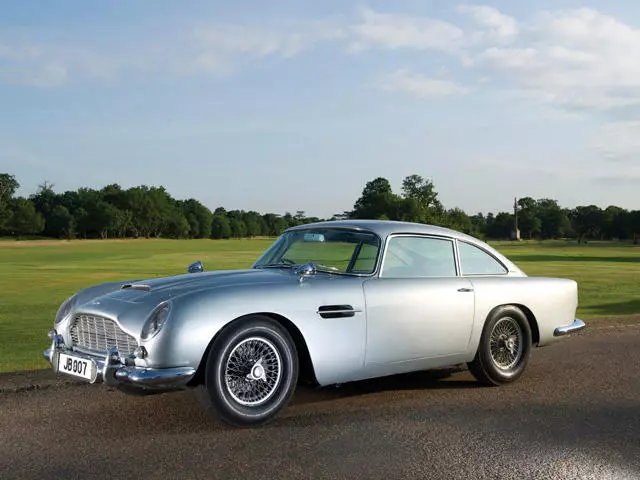 James Bond Skyfall ට්‍රේලරය Vintage Aston Martin DB5 විශේෂාංගය 63439_2