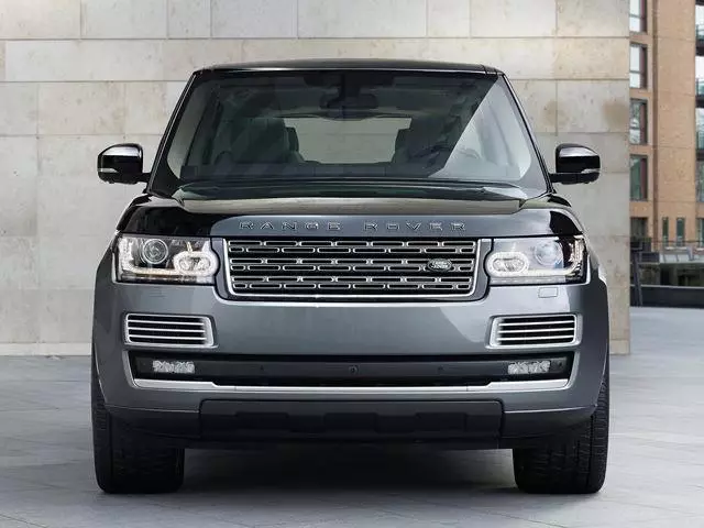 Tai pats prabangiausias ir galingiausias kada nors pagamintas Range Rover 63472_1