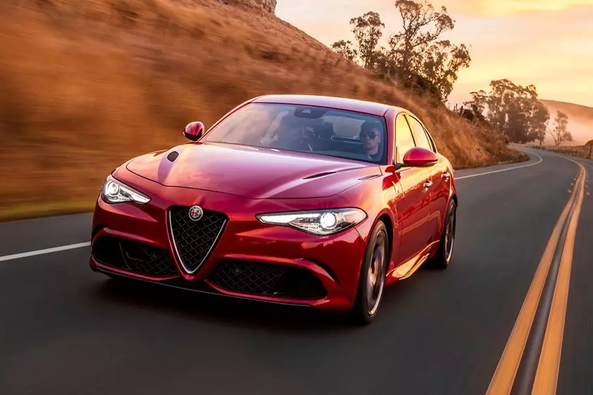 Hûnderten Alfa Romeo's wurde oproppen fanwege defekte remvloeistof 63577_1