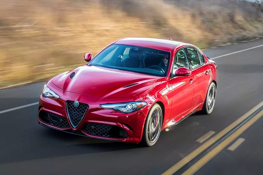 Hûnderten Alfa Romeo's wurde oproppen fanwege defekte remvloeistof 63577_6