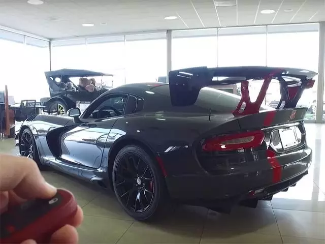 Dësen Dodge Viper ACR ass e Béischt awer mir hunn et gär 63597_1