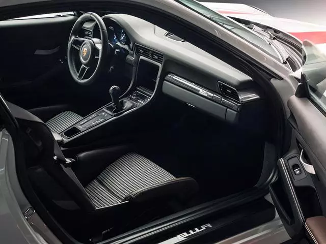 Aprecierea rapidă a Porsche 911 R va fi pusă la încercare la licitație 63604_2