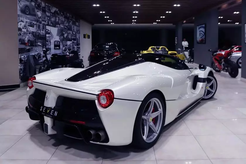 Dizze prachtige wite LaFerrari Aperta hat mar 60 milen riden 63628_2