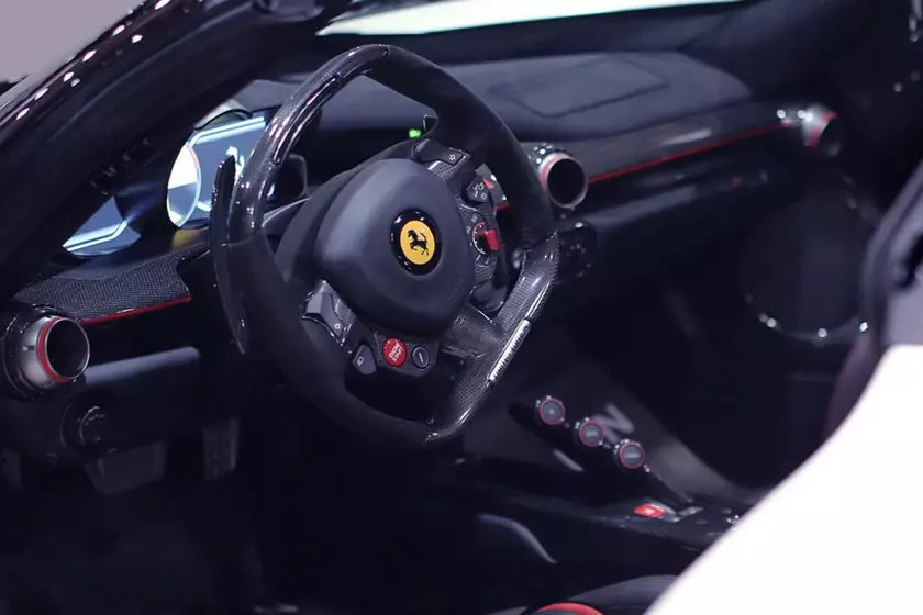 Aperta Hii Nyeupe ya Kustaajabisha ya LaFerrari Imeendesha Maili 60 Pekee 63628_7