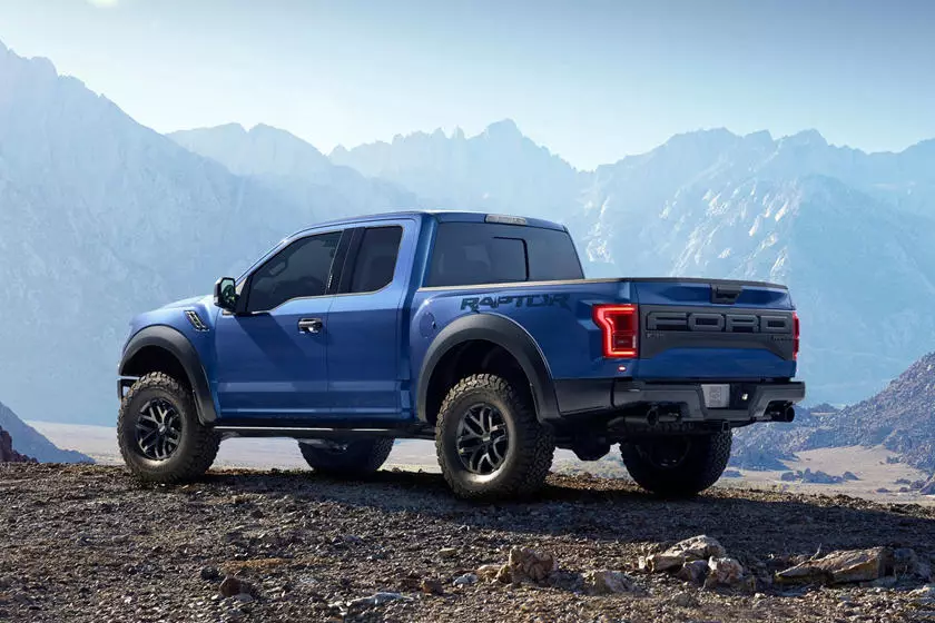 Ford kwuru na 7.3-Liter V8 ọhụrụ nwere ike dabara na Mustang na Raptor 63739_5