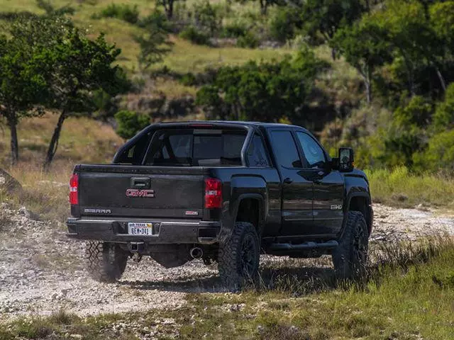 Ole Tali Faatumu lea a le GM ile Ford's Raptor ma le Ram's Rebel TRX 63950_4