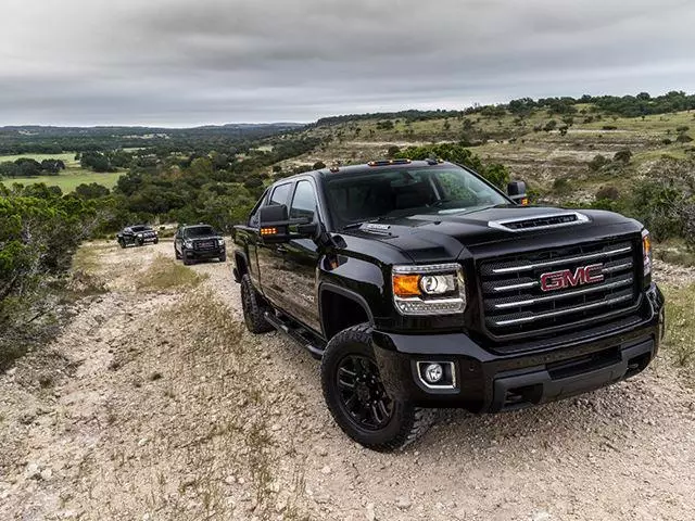 Ole Tali Faatumu lea a le GM ile Ford's Raptor ma le Ram's Rebel TRX 63950_5