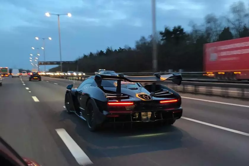 O le McLaren Senna e foliga ofoofogia i le uamea 63970_2