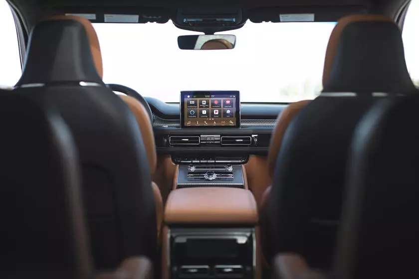 2020-2022 Lincoln Aviator သည် အဆင့်မြင့်နည်းပညာနှင့် Hybrid Power Armrest ဖြင့်ရောက်ရှိလာသည်