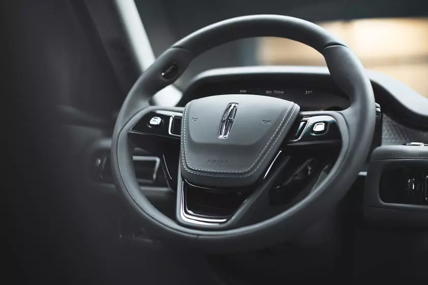 2020-2022 Lincoln Aviator Ihageze hamwe na Tekinoroji Yambere na Hybrid Power Steering Wheel