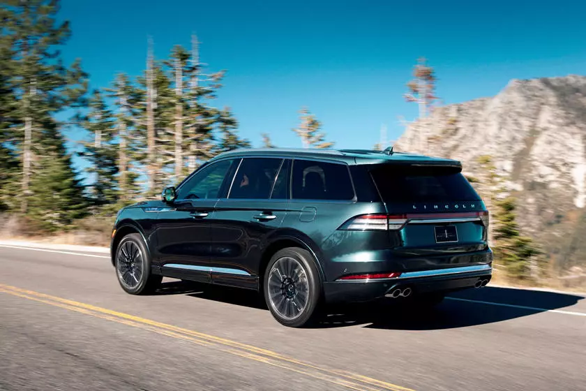 Ngo-2020-2022 I-Lincoln Aviator Ifika Ne-Advanced Tech Kanye Ne-Hybrid Power Rear View Driving