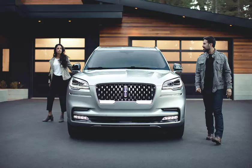 2020-2022 Lincoln Aviator មកដល់ជាមួយនឹងបច្ចេកវិទ្យាកម្រិតខ្ពស់ និង Hybrid Power Front View