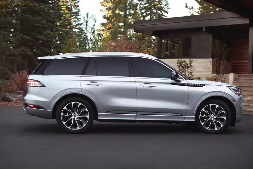 2020-2022 Lincoln Aviator သည် အဆင့်မြင့်နည်းပညာနှင့် Hybrid Power Side View ဖြင့်ရောက်ရှိလာသည်